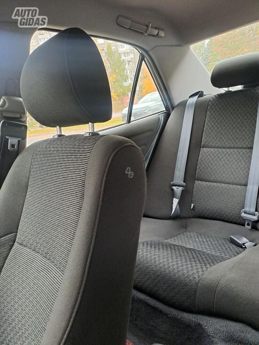 Lexus IS 200 2002 in Vilnius, with an engine capacity of 2.00 L and mileage of 219 thousand km for 2950 €, photo 16 on AUTOMOTO.COM.LV