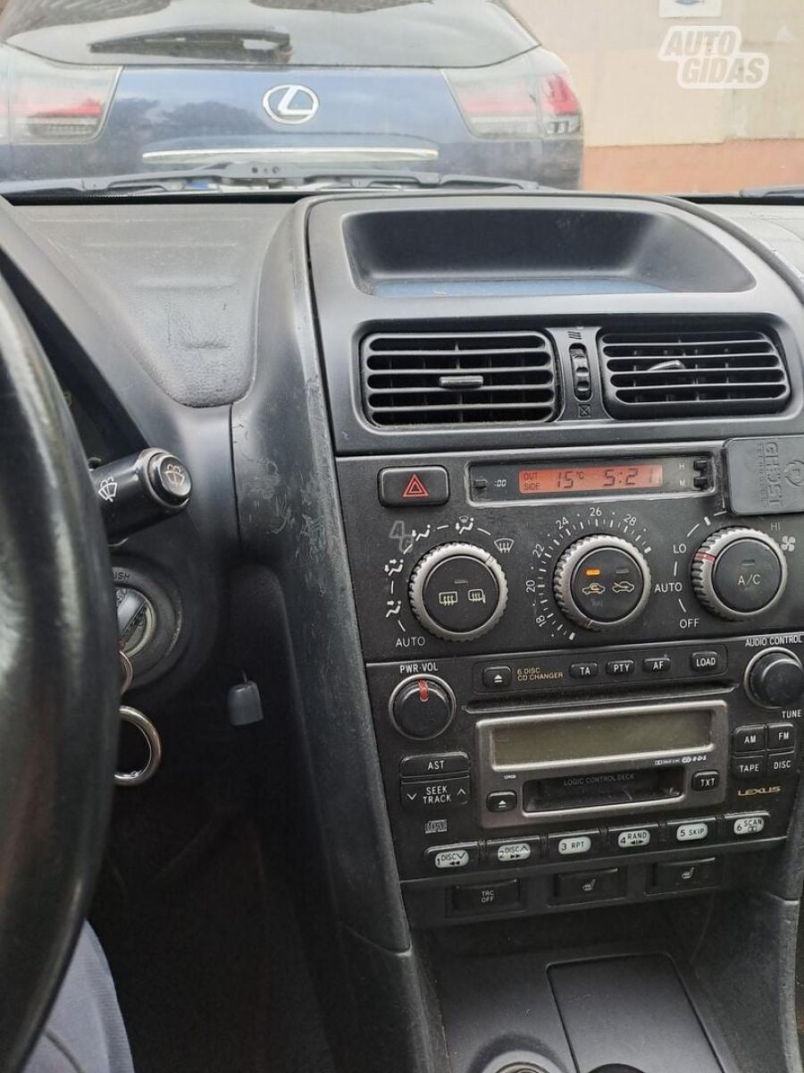 Lexus IS 200 2002 in Vilnius, with an engine capacity of 2.00 L and mileage of 219 thousand km for 2950 €, photo 18 on AUTOMOTO.COM.LV