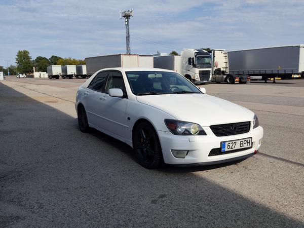 Balts Lexus IS 200 1999 Pērnava, ar dzinēja tilpumu 2.00 L un nobraukumu 317 tūkst. km par 2700 €, foto 2 vietnē AUTOMOTO.COM.LV