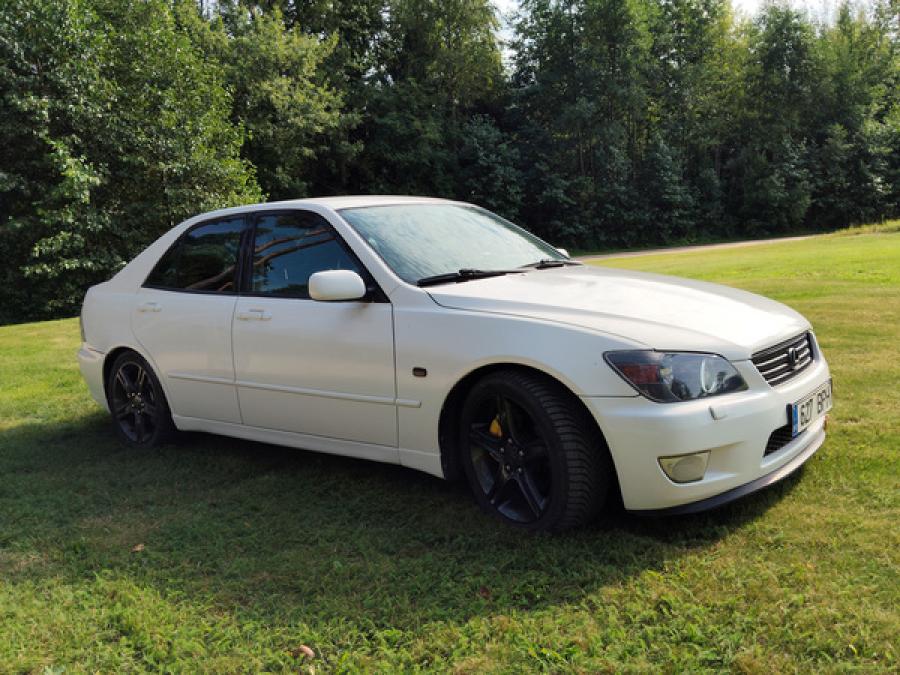 Balts Lexus IS 200 1999 Pērnava, ar dzinēja tilpumu 2.00 L un nobraukumu 317 tūkst. km par 2700 €, foto 5 vietnē AUTOMOTO.COM.LV