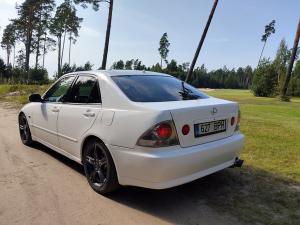 Balts Lexus IS 200 1999 Pērnava, ar dzinēja tilpumu 2.00 L un nobraukumu 317 tūkst. km par 2700 €, foto 6 vietnē AUTOMOTO.COM.LV