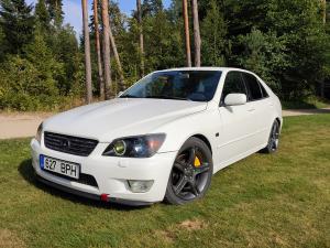 Balts Lexus IS 200 1999 Pērnava, ar dzinēja tilpumu 2.00 L un nobraukumu 317 tūkst. km par 2700 €, foto 7 vietnē AUTOMOTO.COM.LV