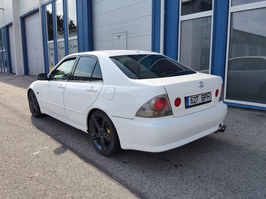 Balts Lexus IS 200 1999 Pērnava, ar dzinēja tilpumu 2.00 L un nobraukumu 317 tūkst. km par 2700 €, foto 12 vietnē AUTOMOTO.COM.LV