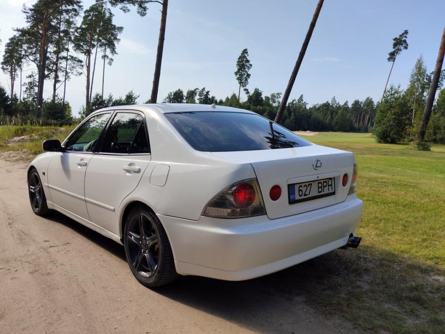 Balts Lexus IS 200 1999 Pērnava, ar dzinēja tilpumu 2.00 L un nobraukumu 317 tūkst. km par 2700 €, foto 14 vietnē AUTOMOTO.COM.LV