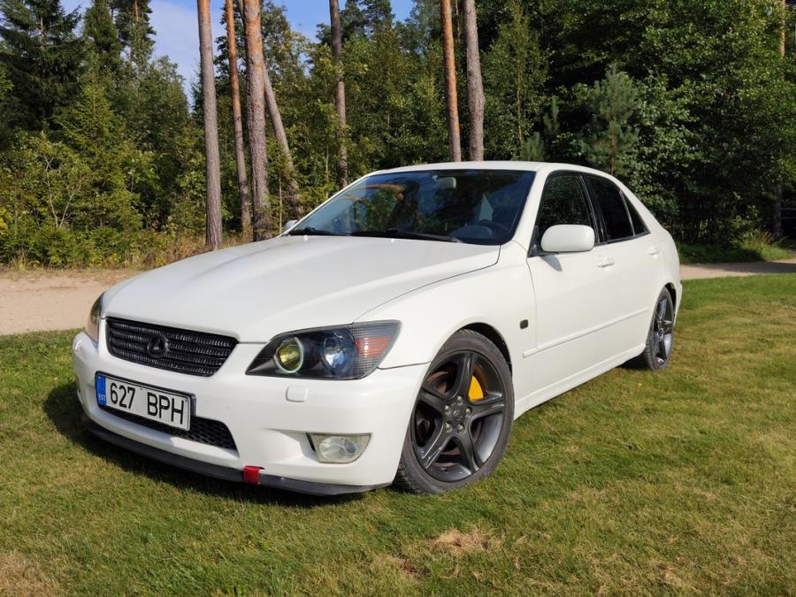Balts Lexus IS 200 1999 Pērnava, ar dzinēja tilpumu 2.00 L un nobraukumu 317 tūkst. km par 2700 €, foto 15 vietnē AUTOMOTO.COM.LV