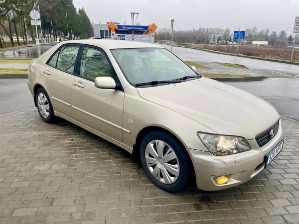Yellow Lexus IS 200 2005 in Vilnius, with an engine capacity of 1.99 L and mileage of 164 thousand km for 2499 €, photo 4 on AUTOMOTO.COM.LV