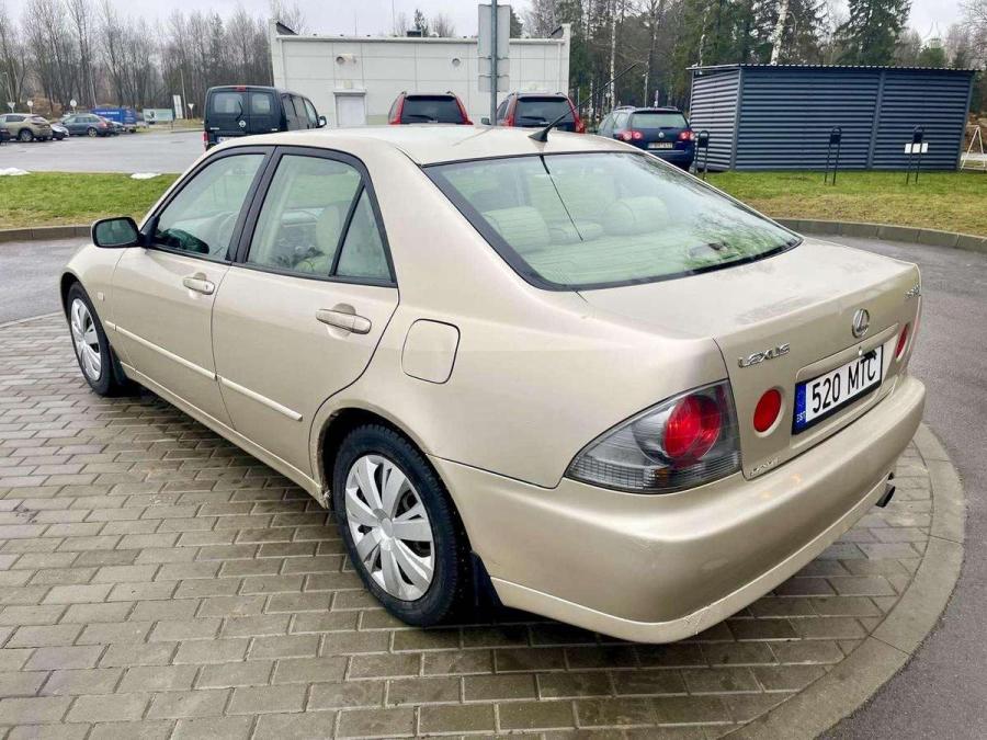 Yellow Lexus IS 200 2005 in Vilnius, with an engine capacity of 1.99 L and mileage of 164 thousand km for 2499 €, photo 8 on AUTOMOTO.COM.LV