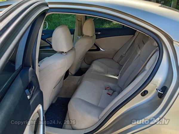 Beige Lexus IS 2006 in Tallinn, with an engine capacity of 2.20 L and mileage of 269 thousand km for 4000 €, photo 7 on AUTOMOTO.COM.LV