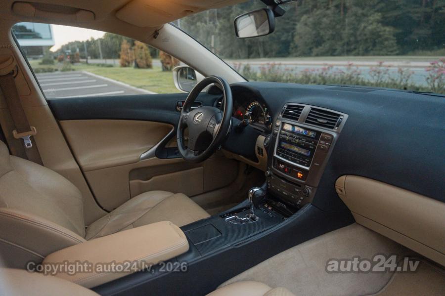 Beige Lexus IS 2006 in Tallinn, with an engine capacity of 2.50 L and mileage of 274 thousand km for 5500 €, photo 15 on AUTOMOTO.COM.LV
