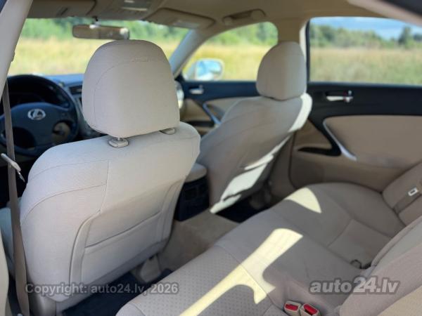 Beige Lexus IS 2006 in Tallinn, with an engine capacity of 2.20 L and mileage of 269 thousand km for 3490 €, photo 8 on AUTOMOTO.COM.LV