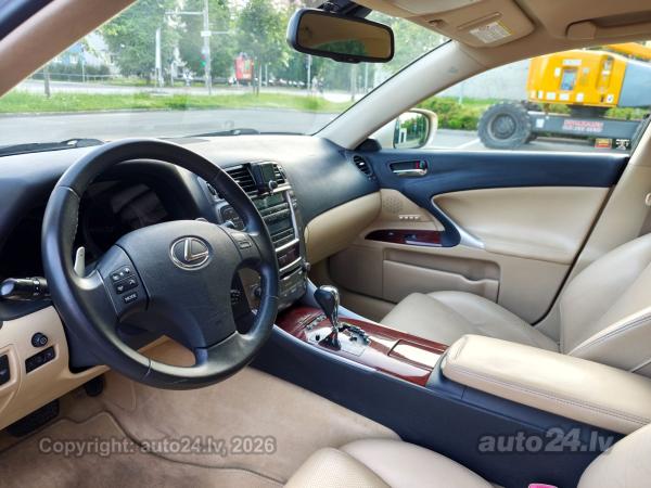 Beige Lexus IS 2006 in Tallinn, with an engine capacity of 2.50 L and mileage of 245 thousand km for 4800 €, photo 10 on AUTOMOTO.COM.LV