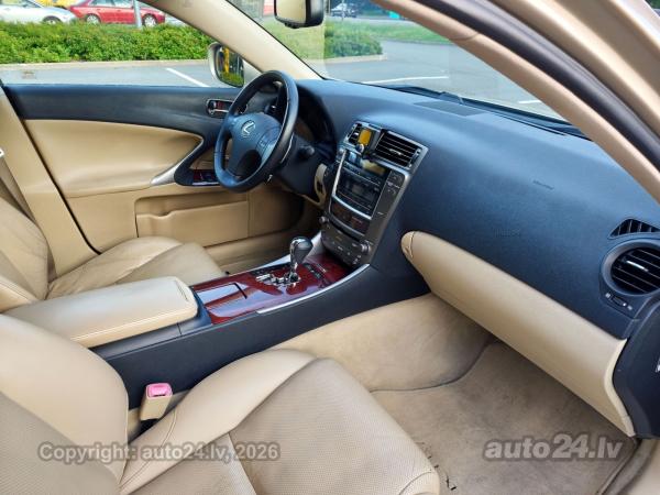 Beige Lexus IS 2006 in Tallinn, with an engine capacity of 2.50 L and mileage of 245 thousand km for 4800 €, photo 11 on AUTOMOTO.COM.LV