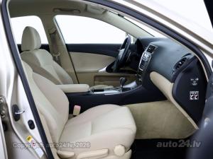 Beige Lexus IS 2006 in Tallinn, with an engine capacity of 2.50 L and mileage of 176 thousand km for 3999 €, photo 7 on AUTOMOTO.COM.LV