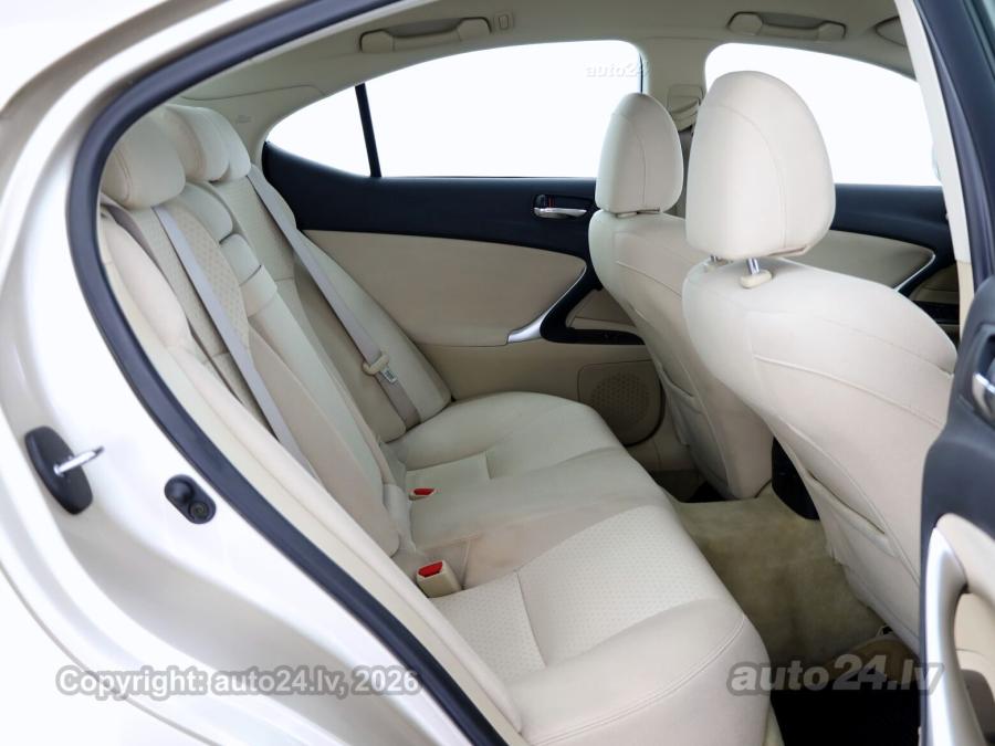 Beige Lexus IS 2006 in Tallinn, with an engine capacity of 2.50 L and mileage of 176 thousand km for 3999 €, photo 8 on AUTOMOTO.COM.LV