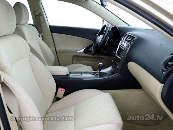 Beige Lexus IS 2008 in Tallinn, with an engine capacity of 2.50 L and mileage of 269 thousand km for 3999 €, photo 6 on AUTOMOTO.COM.LV