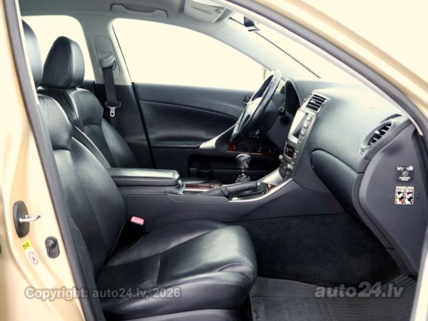 Beige Lexus IS 2008 in Tallinn, with an engine capacity of 2.20 L and mileage of 296 thousand km for 1999 €, photo 6 on AUTOMOTO.COM.LV