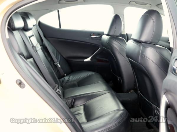 Beige Lexus IS 2008 in Tallinn, with an engine capacity of 2.20 L and mileage of 296 thousand km for 1999 €, photo 7 on AUTOMOTO.COM.LV