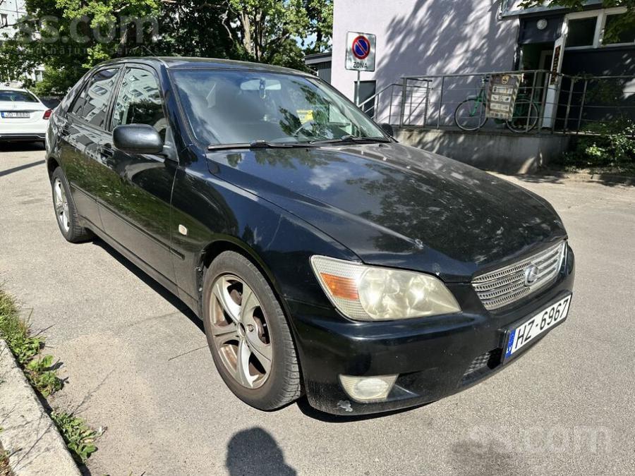 Black Lexus IS 1999 in Riga, with an engine capacity of 2.00 L and mileage of 258 thousand km for 1200 €, photo 3 on AUTOMOTO.COM.LV