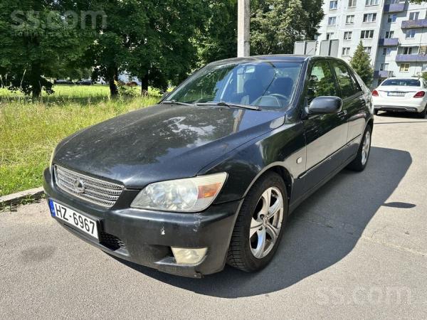 Black Lexus IS 1999 in Riga, with an engine capacity of 2.00 L and mileage of 258 thousand km for 1200 €, photo 3 on AUTOMOTO.COM.LV