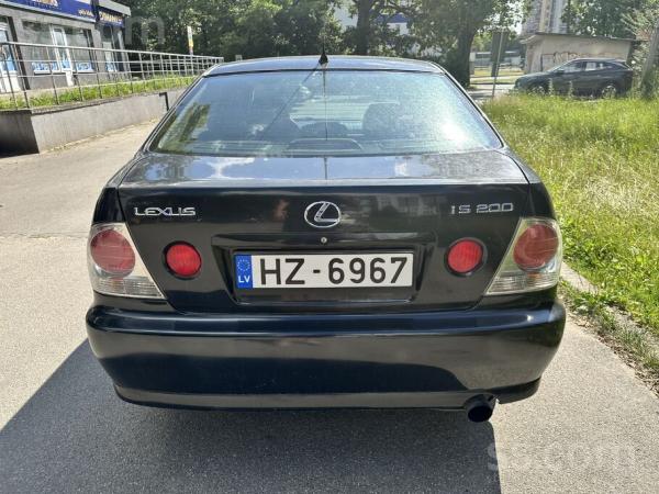 Black Lexus IS 1999 in Riga, with an engine capacity of 2.00 L and mileage of 258 thousand km for 1200 €, photo 5 on AUTOMOTO.COM.LV