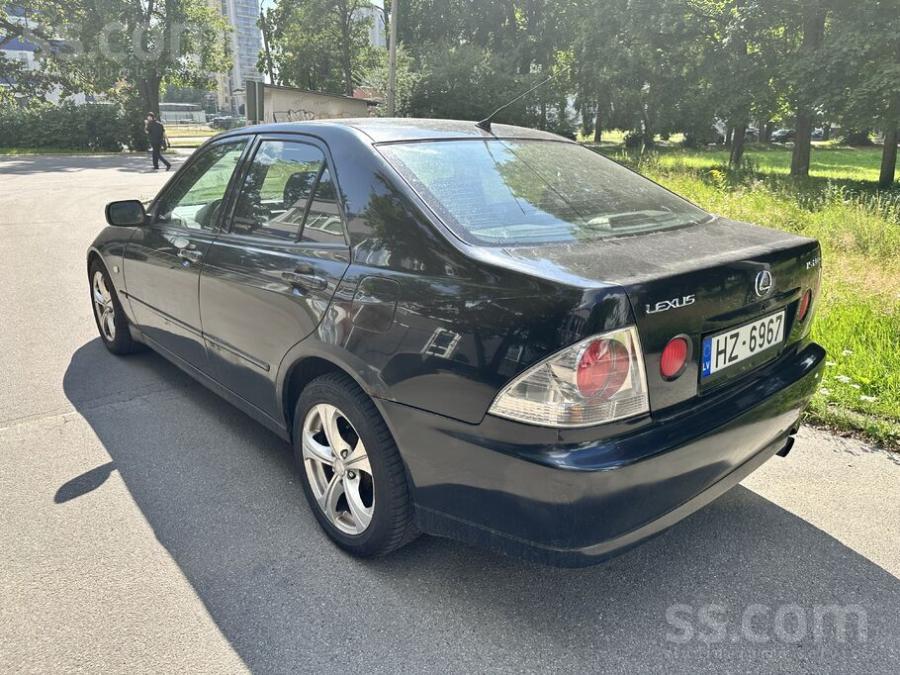 Black Lexus IS 1999 in Riga, with an engine capacity of 2.00 L and mileage of 258 thousand km for 1200 €, photo 7 on AUTOMOTO.COM.LV
