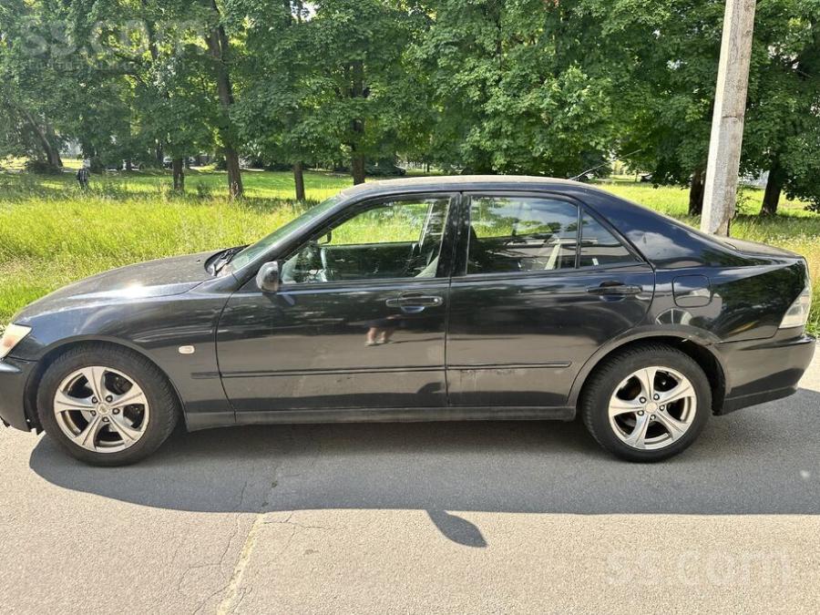 Black Lexus IS 1999 in Riga, with an engine capacity of 2.00 L and mileage of 258 thousand km for 1200 €, photo 11 on AUTOMOTO.COM.LV