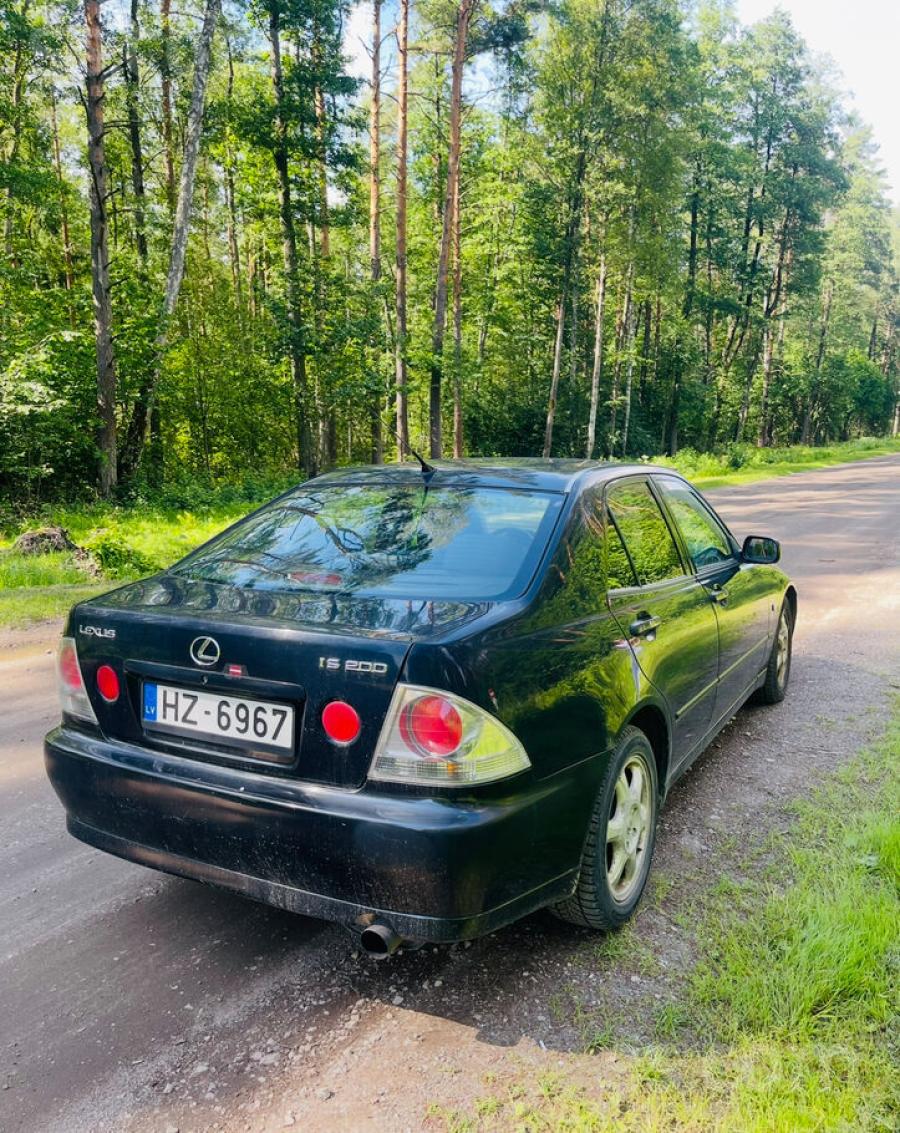 Melns Lexus IS 2000 Jelgava, ar dzinēja tilpumu 2.00 L un nobraukumu 248 tūkst. km par 1700 €, foto 3 vietnē AUTOMOTO.COM.LV