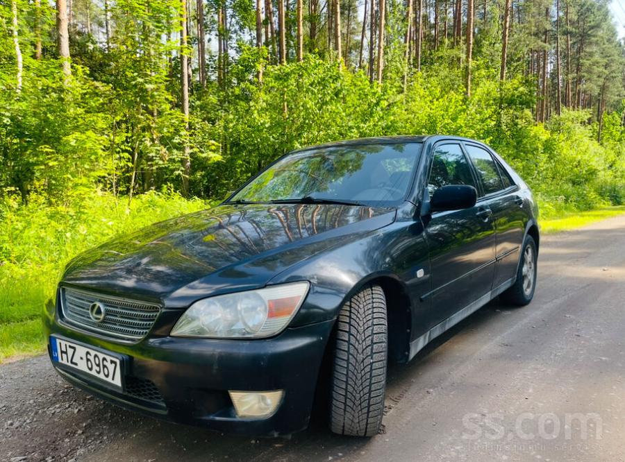 Black Lexus IS 2000 in Jelgava, with an engine capacity of 2.00 L and mileage of 248 thousand km for 1400 €, photo 1 on AUTOMOTO.COM.LV