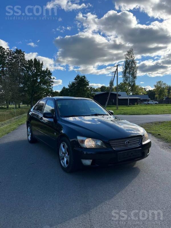 Black Lexus IS 2000 in Jelgava, with an engine capacity of 2.00 L and mileage of 248 thousand km for 1800 €, photo 1 on AUTOMOTO.COM.LV