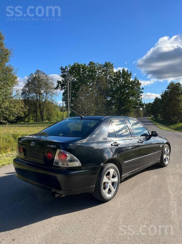 Black Lexus IS 2000 in Jelgava, with an engine capacity of 2.00 L and mileage of 248 thousand km for 1800 €, photo 2 on AUTOMOTO.COM.LV