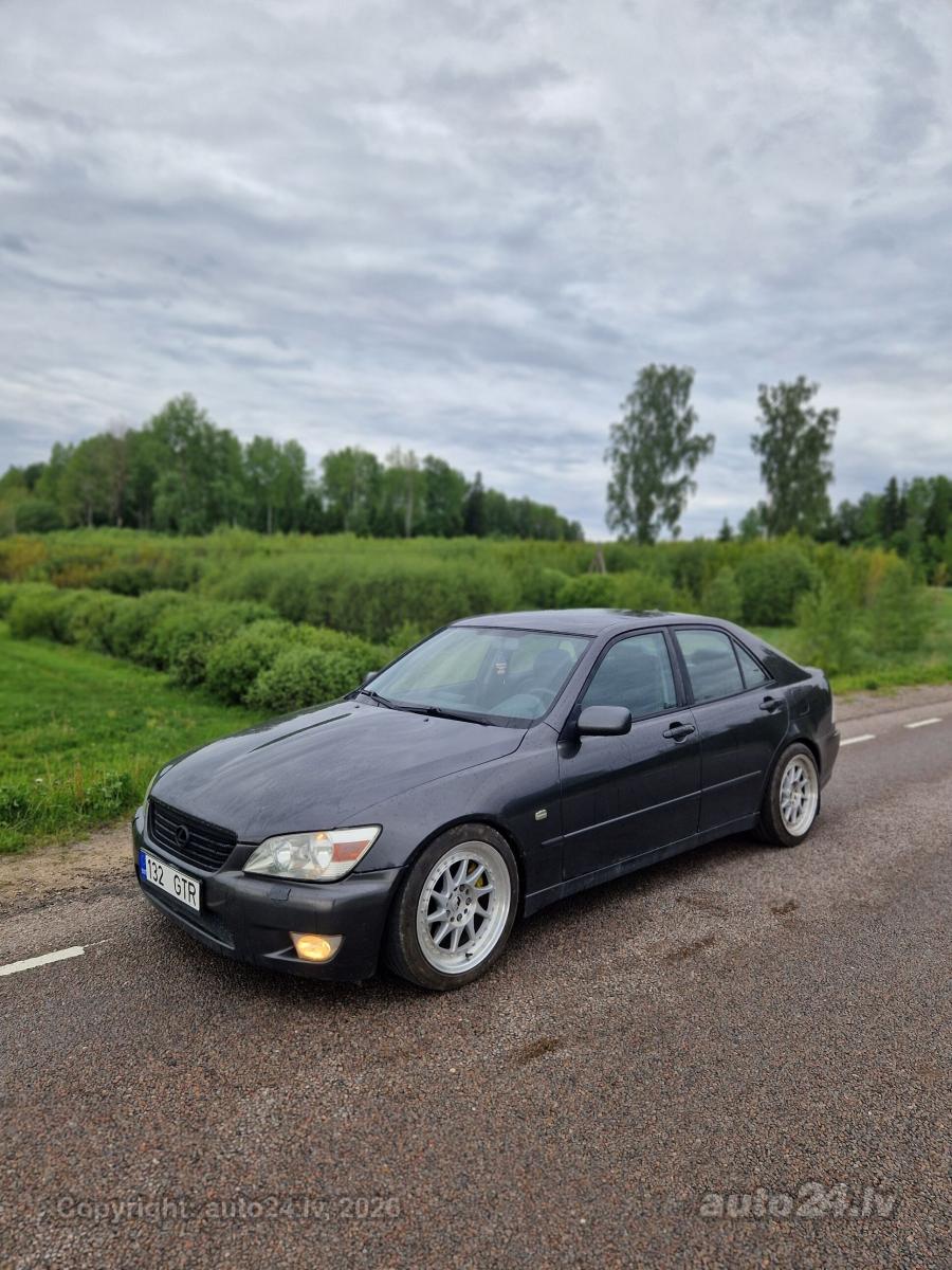 Black Lexus IS 2001 in Tallinn, with an engine capacity of 2.00 L and mileage of 285 thousand km for 2600 €, photo 1 on AUTOMOTO.COM.LV