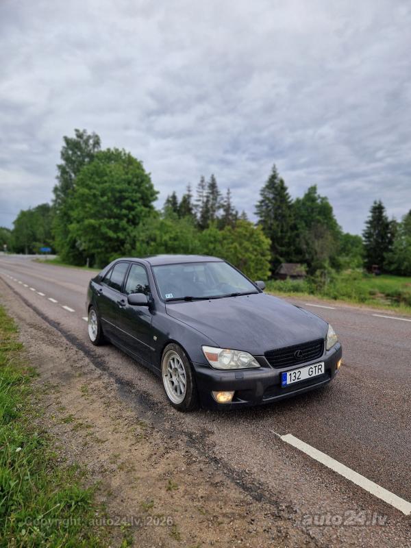 Melns Lexus IS 2001 Tallina, ar dzinēja tilpumu 2.00 L un nobraukumu 285 tūkst. km par 2600 €, foto 2 vietnē AUTOMOTO.COM.LV
