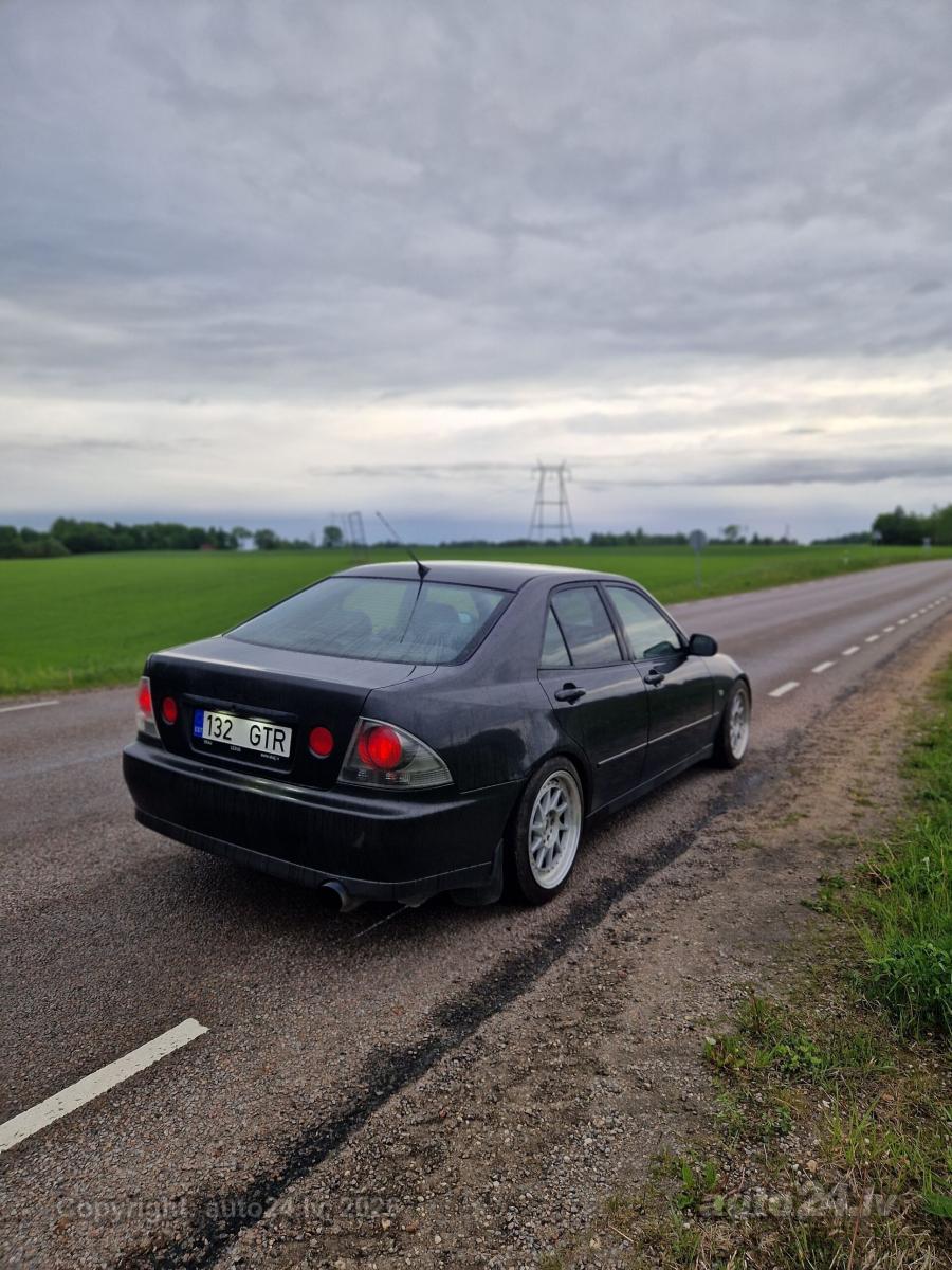Black Lexus IS 2001 in Tallinn, with an engine capacity of 2.00 L and mileage of 285 thousand km for 2600 €, photo 5 on AUTOMOTO.COM.LV