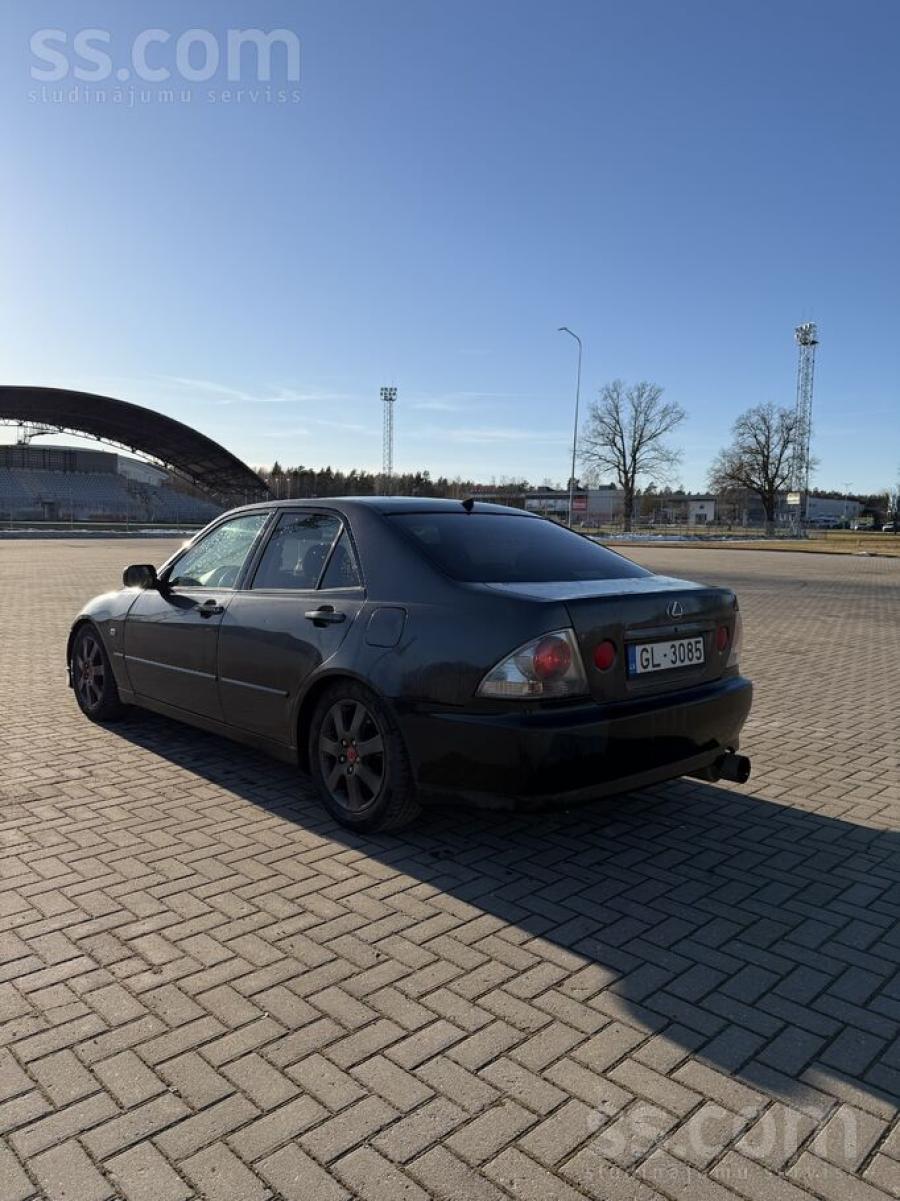 Black Lexus IS 2002 in Riga, with an engine capacity of 2.00 L and mileage of 353 thousand km for 2500 €, photo 8 on AUTOMOTO.COM.LV