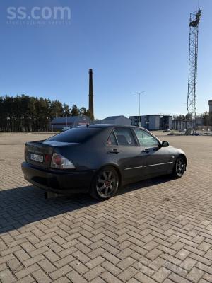 Black Lexus IS 2002 in Riga, with an engine capacity of 2.00 L and mileage of 353 thousand km for 2500 €, photo 9 on AUTOMOTO.COM.LV