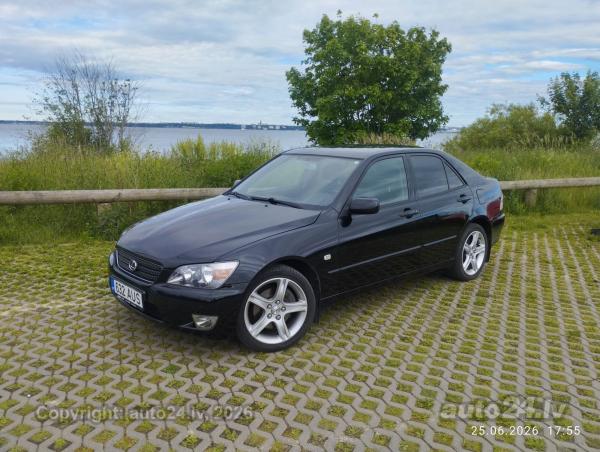 Melns Lexus IS 2005 Tallina, ar dzinēja tilpumu 2.00 L un nobraukumu 133 tūkst. km par 10000 €, foto 1 vietnē AUTOMOTO.COM.LV