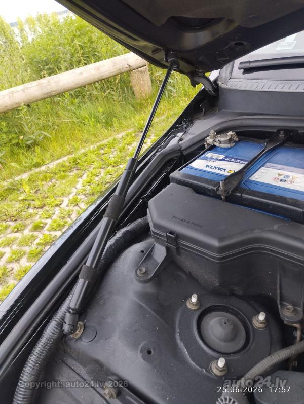 Melns Lexus IS 2005 Tallina, ar dzinēja tilpumu 2.00 L un nobraukumu 133 tūkst. km par 10000 €, foto 8 vietnē AUTOMOTO.COM.LV