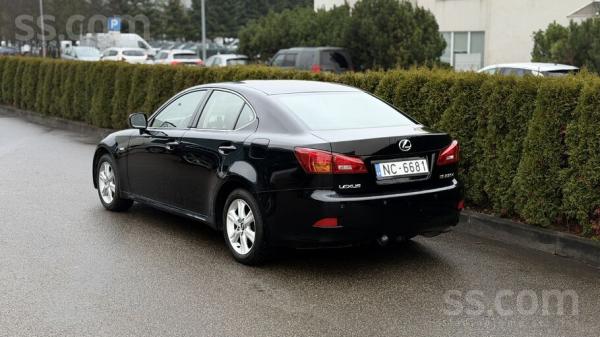 Black Lexus IS 2006 in Riga, with an engine capacity of 2.20 L and mileage of 270 thousand km for 2950 €, photo 4 on AUTOMOTO.COM.LV
