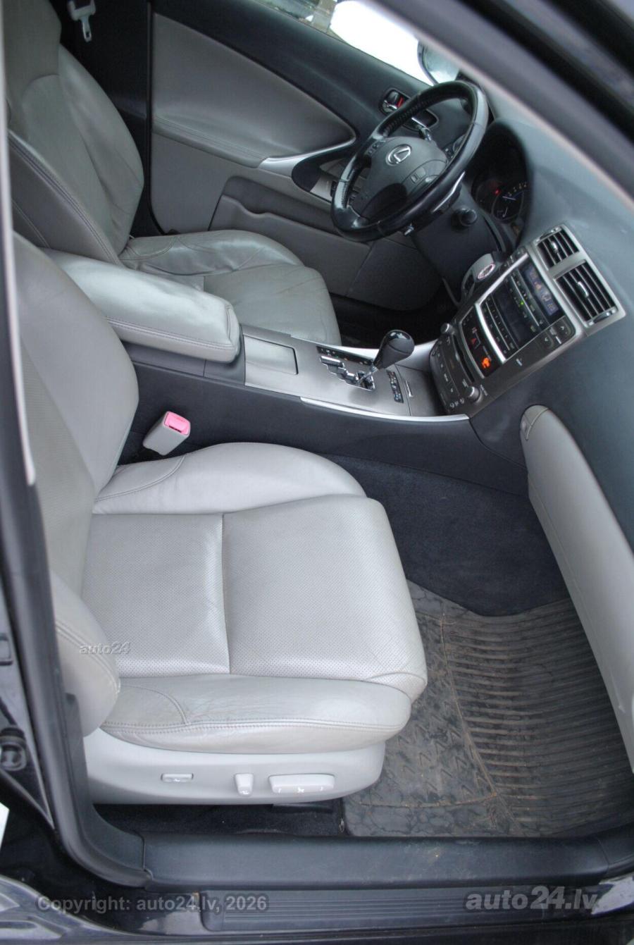 Black Lexus IS 2006 in Voru, with an engine capacity of 2.50 L and mileage of 244 thousand km for 3500 €, photo 16 on AUTOMOTO.COM.LV