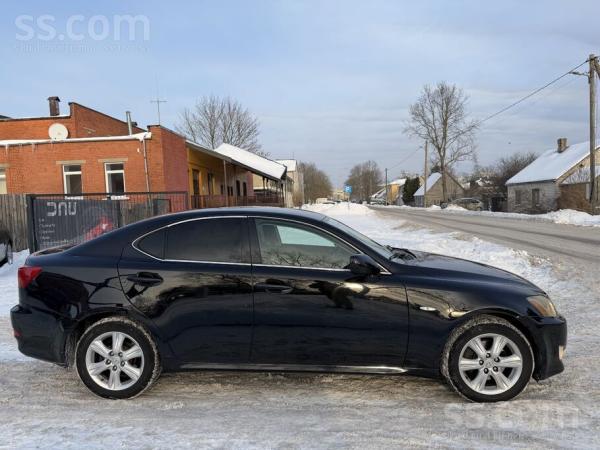 Black Lexus IS 2006 in Ventspils, with an engine capacity of 2.20 L and mileage of 313 thousand km for 3300 €, photo 7 on AUTOMOTO.COM.LV