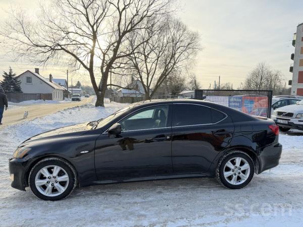 Black Lexus IS 2006 in Ventspils, with an engine capacity of 2.20 L and mileage of 313 thousand km for 3300 €, photo 8 on AUTOMOTO.COM.LV