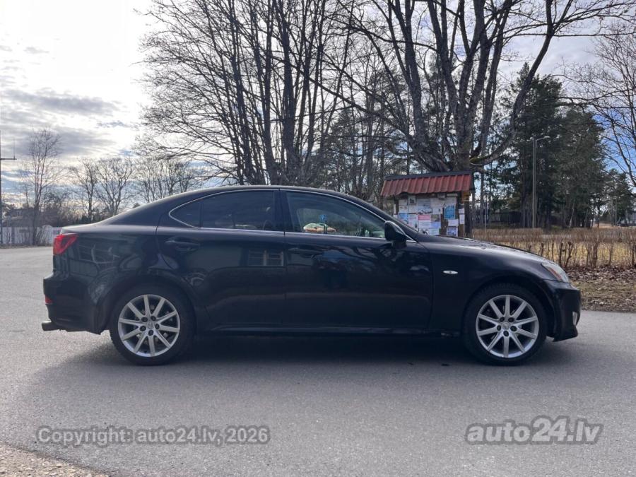 Black Lexus IS 2006 in Tallinn, with an engine capacity of 2.20 L and mileage of 222 thousand km for 1999 €, photo 4 on AUTOMOTO.COM.LV