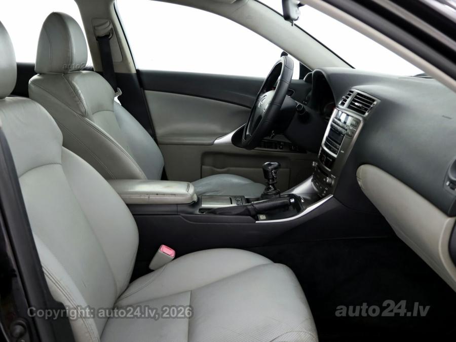 Melns Lexus IS 2006 Tallina, ar dzinēja tilpumu 2.20 L un nobraukumu 379 tūkst. km par 1999 €, foto 7 vietnē AUTOMOTO.COM.LV