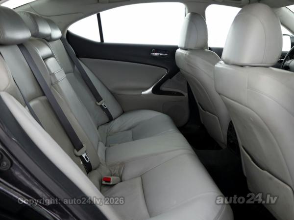 Black Lexus IS 2006 in Tallinn, with an engine capacity of 2.20 L and mileage of 379 thousand km for 1999 €, photo 7 on AUTOMOTO.COM.LV