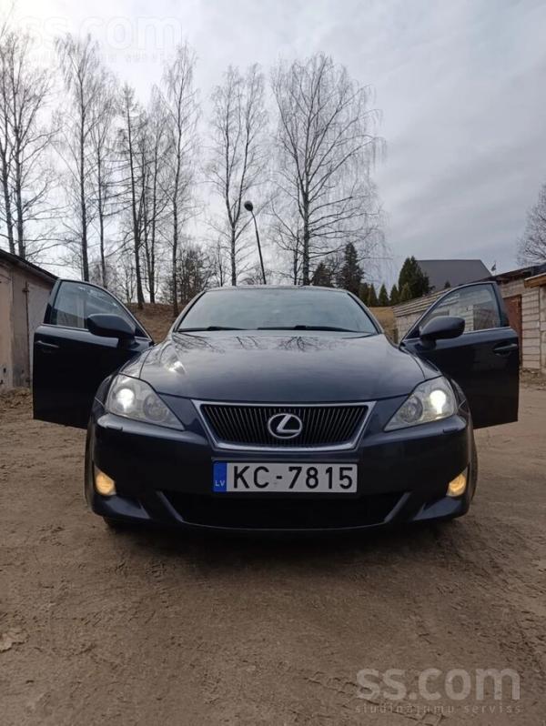 Black Lexus IS 2006 in Riga, with an engine capacity of 2.20 L and mileage of 245 thousand km for 3000 €, photo 1 on AUTOMOTO.COM.LV