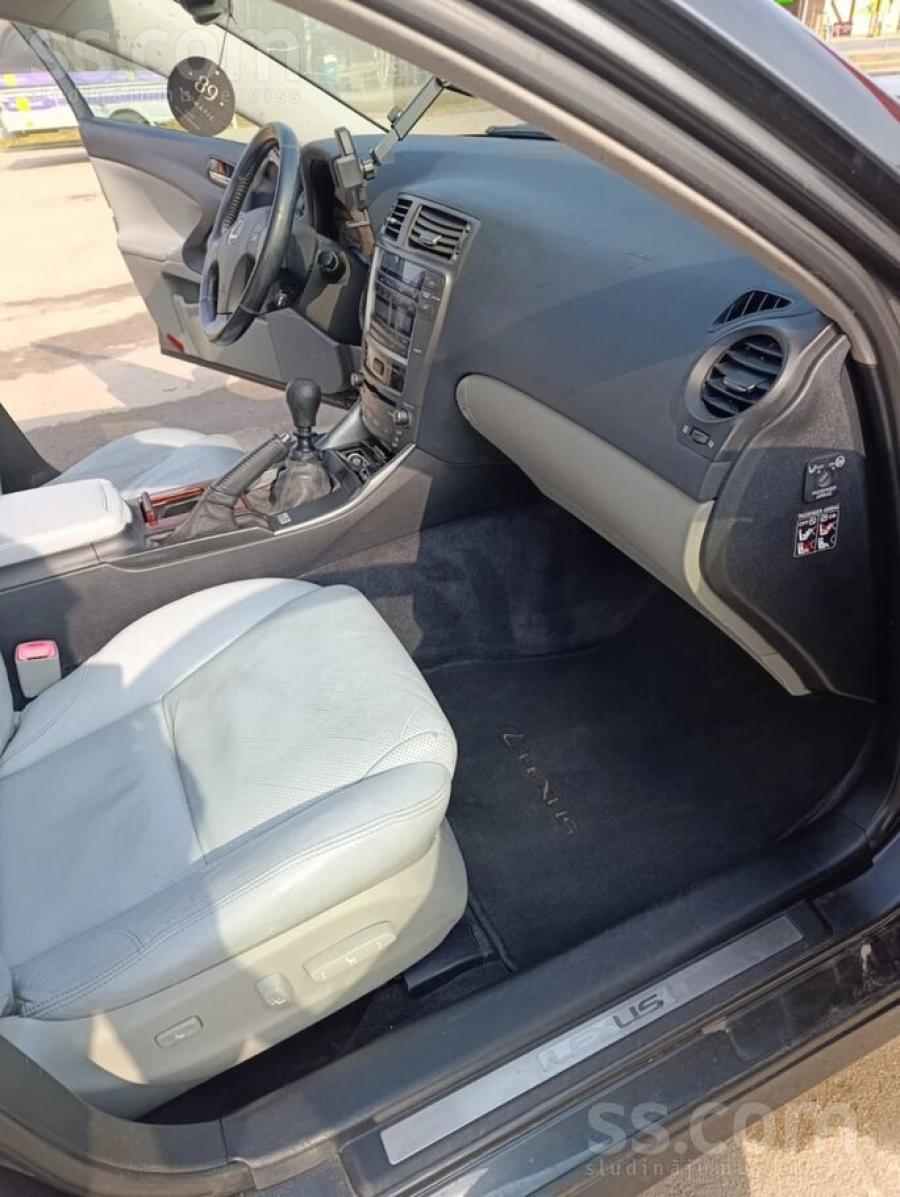 Melns Lexus IS 2006 Rīga, ar dzinēja tilpumu 2.20 L un nobraukumu 245 tūkst. km par 3000 €, foto 3 vietnē AUTOMOTO.COM.LV