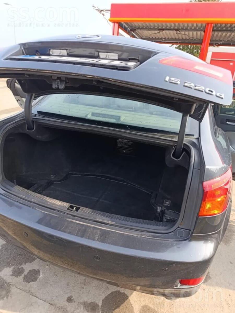 Melns Lexus IS 2006 Rīga, ar dzinēja tilpumu 2.20 L un nobraukumu 245 tūkst. km par 3000 €, foto 6 vietnē AUTOMOTO.COM.LV