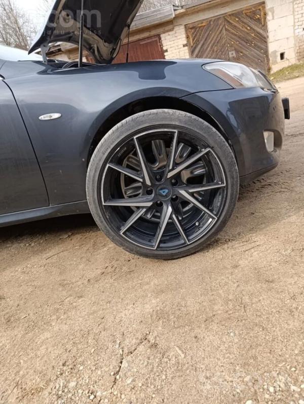 Black Lexus IS 2006 in Riga, with an engine capacity of 2.20 L and mileage of 245 thousand km for 3000 €, photo 9 on AUTOMOTO.COM.LV
