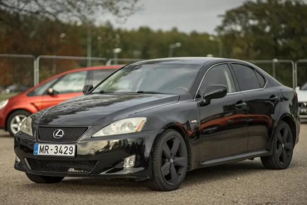 Black Lexus IS 2006 in Liepaja, with an engine capacity of 2.20 L and mileage of 321 thousand km for 4400 €, photo 1 on AUTOMOTO.COM.LV