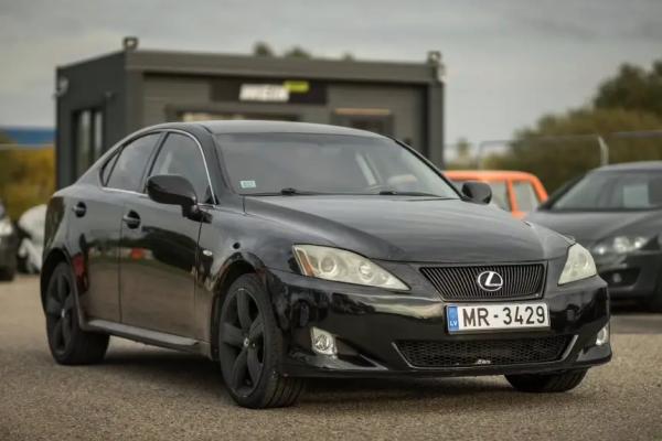 Black Lexus IS 2006 in Liepaja, with an engine capacity of 2.20 L and mileage of 321 thousand km for 4400 €, photo 7 on AUTOMOTO.COM.LV